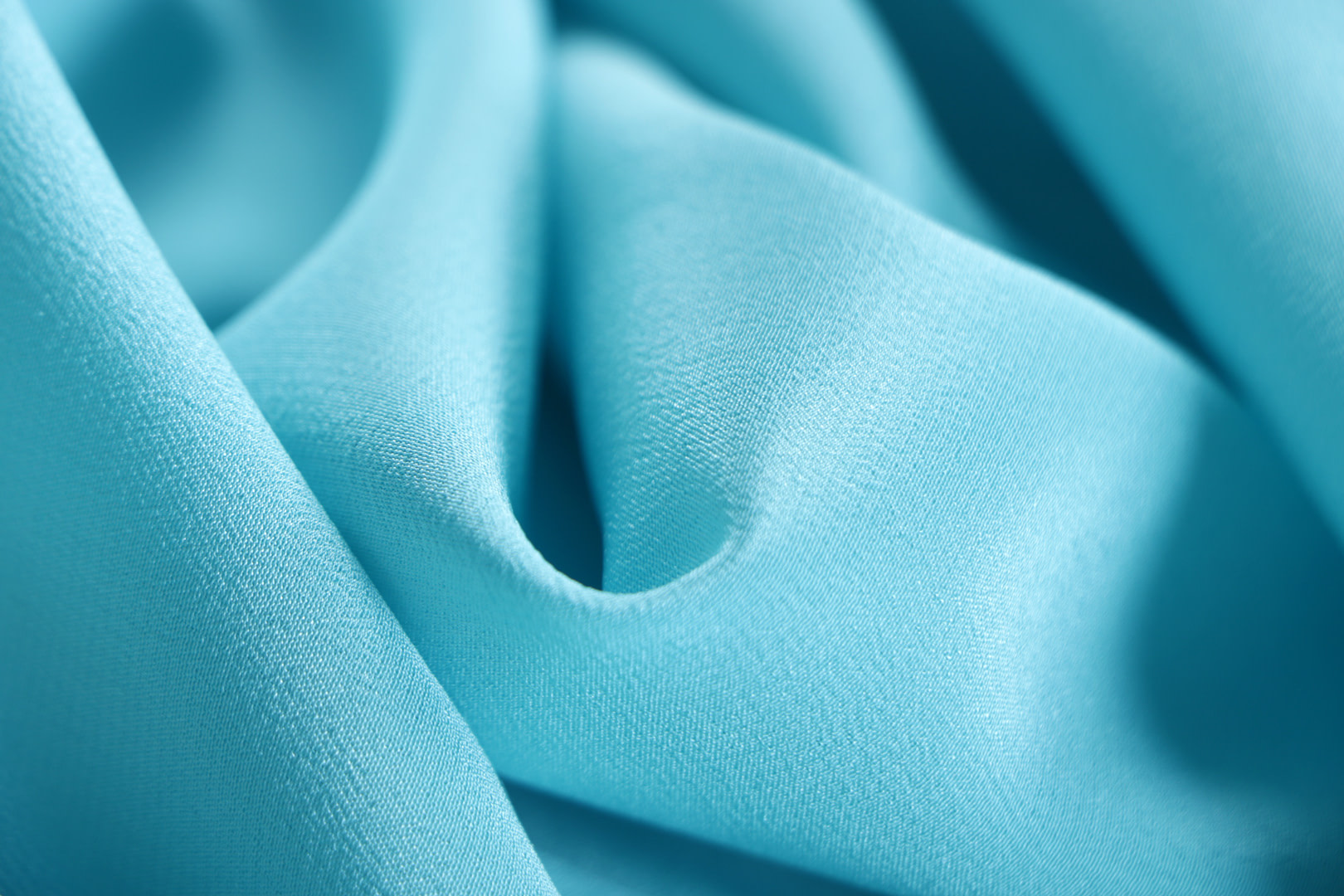 Tessuto Crêpe de Chine Blu Onda in Seta per Abbigliamento UN000376