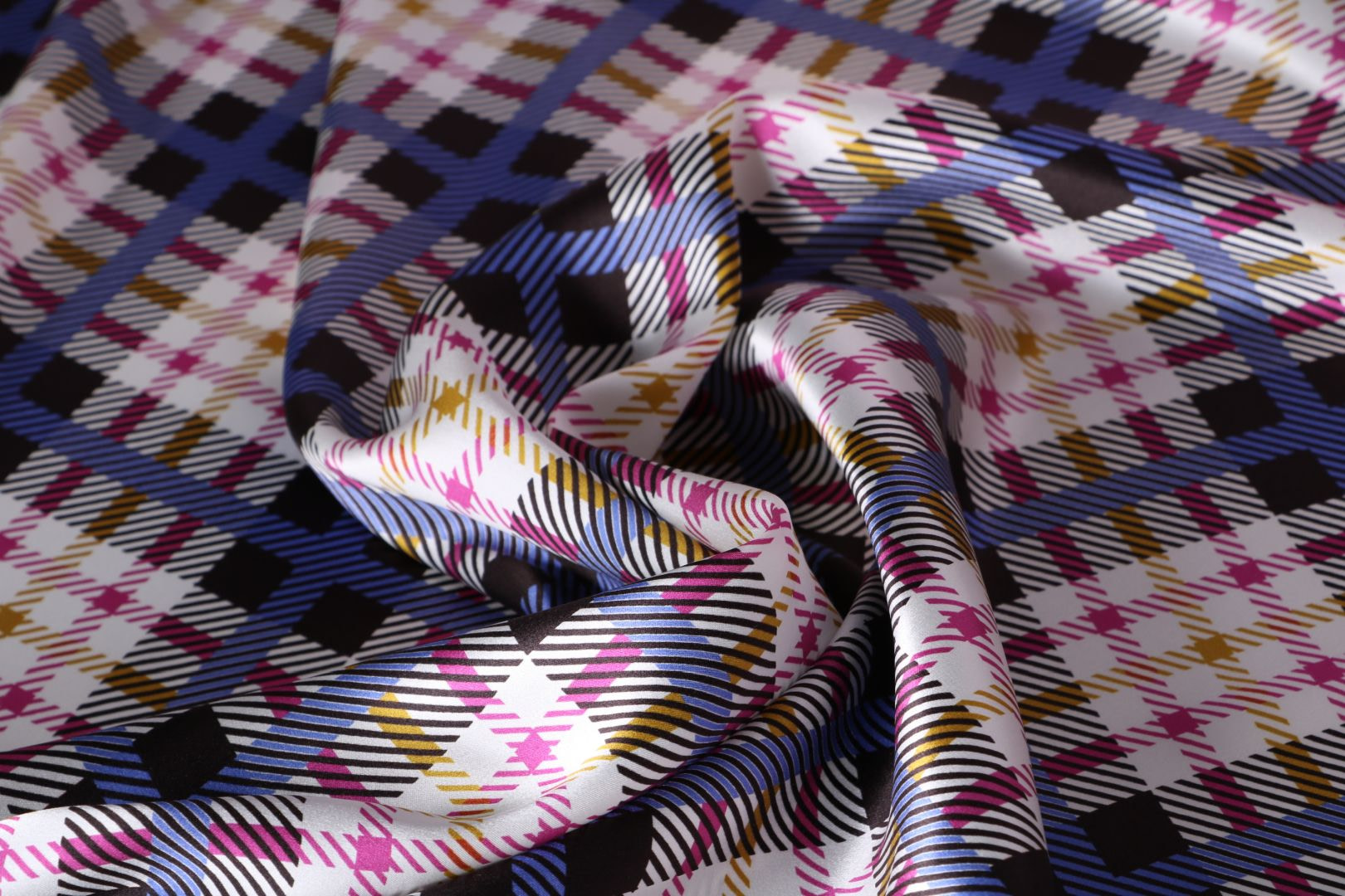Tartan Print Apparel Fabric ST000193