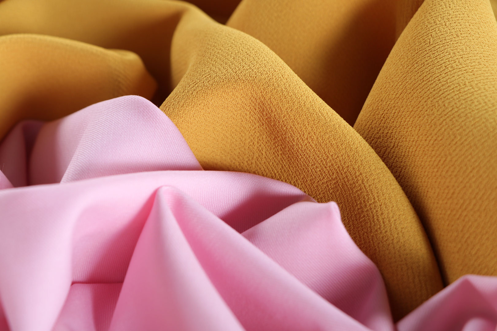 Tessuto Microfibra Crepe Zafferano per Abbigliamento