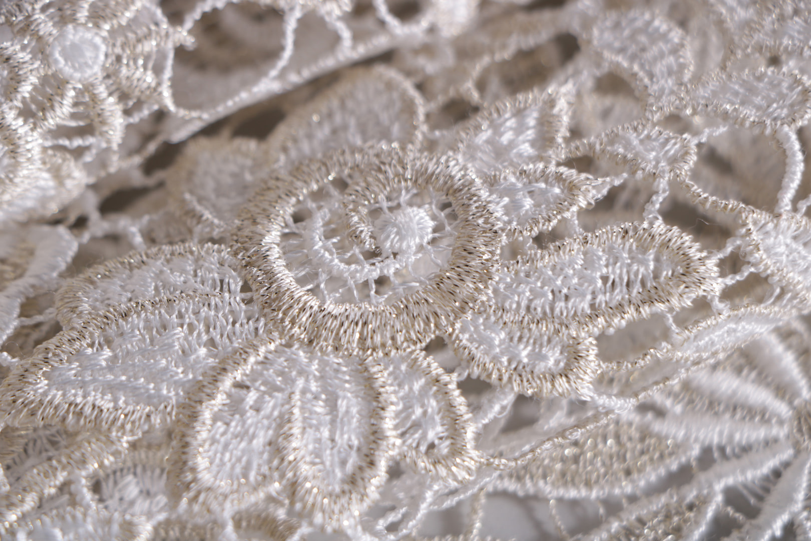 Tessuto Pizzo Macrame Bicolore TC001259 per Abbigliamento