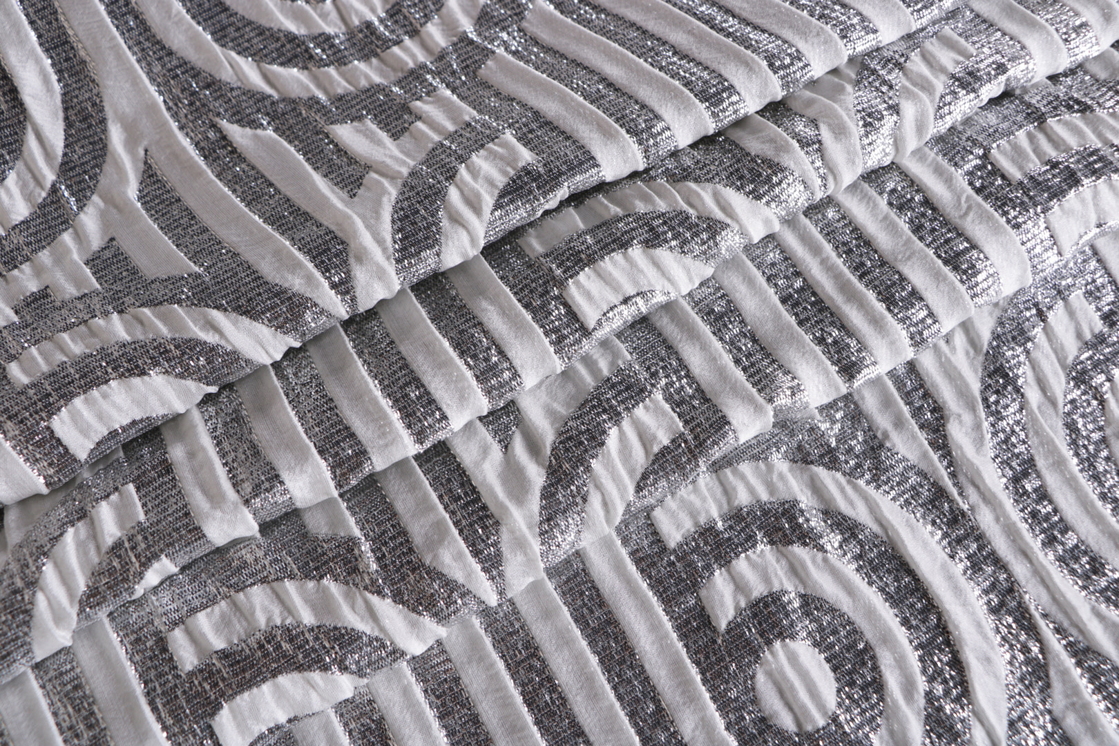 Geometric Jacquard Apparel Fabric UN001426