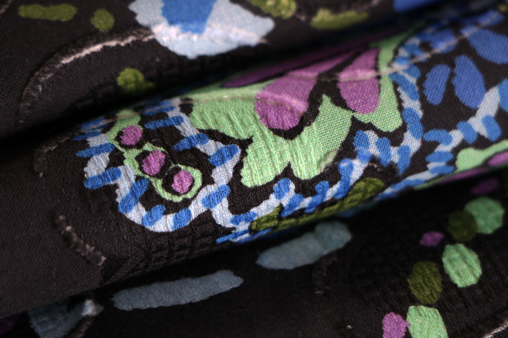 Abstract Print Apparel Fabric ST000556